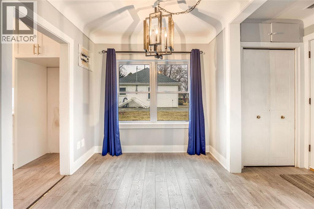 For sale: 406 ARTHUR STREET, Point Edward, Ontario N7V1V4 - 26004728 ...