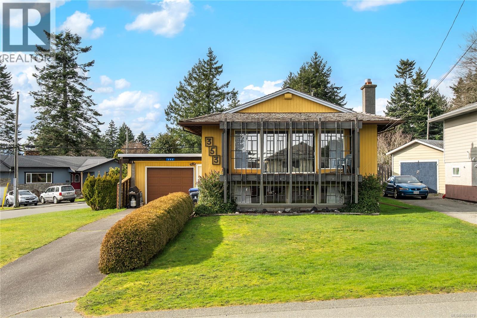 For sale: 353 Aitken St, Comox, British Columbia V9M1K8 - 1028879 ...