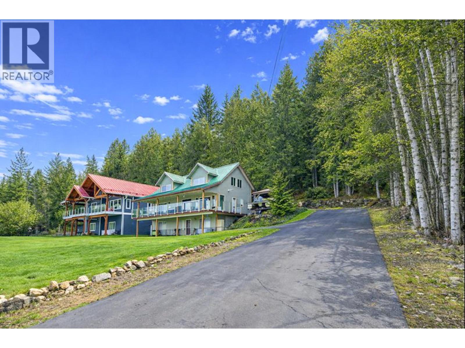 For sale: 3572 Eagle Bay Road, Eagle Bay, British Columbia V0E1T0 ...
