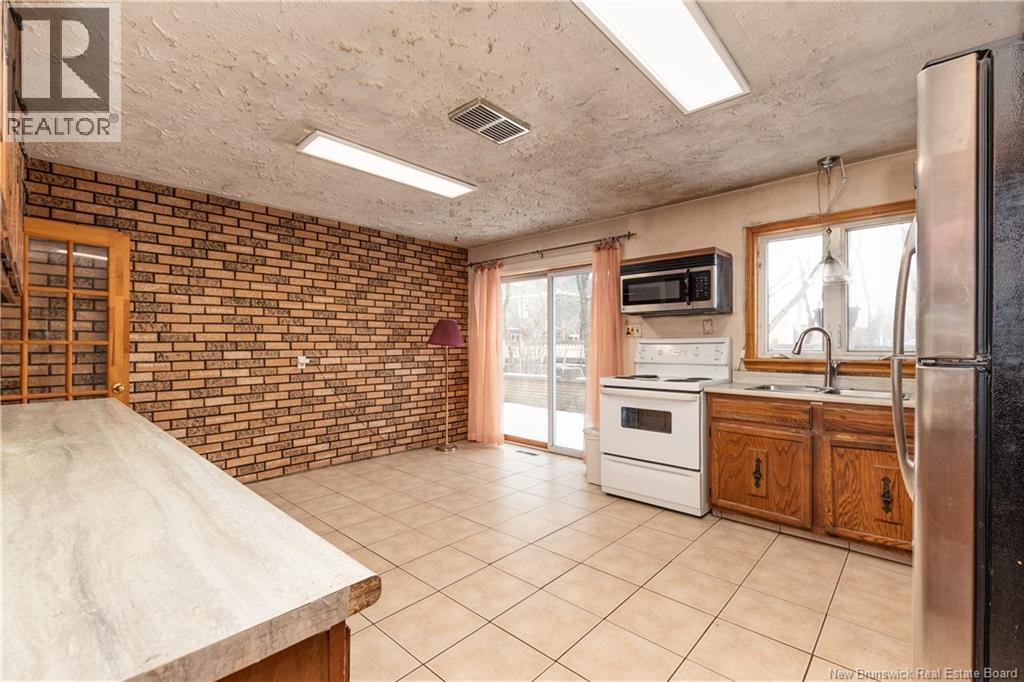 For sale: 17 MacBeath Avenue, Moncton, New Brunswick E1C6Z1 - NB134810 ...