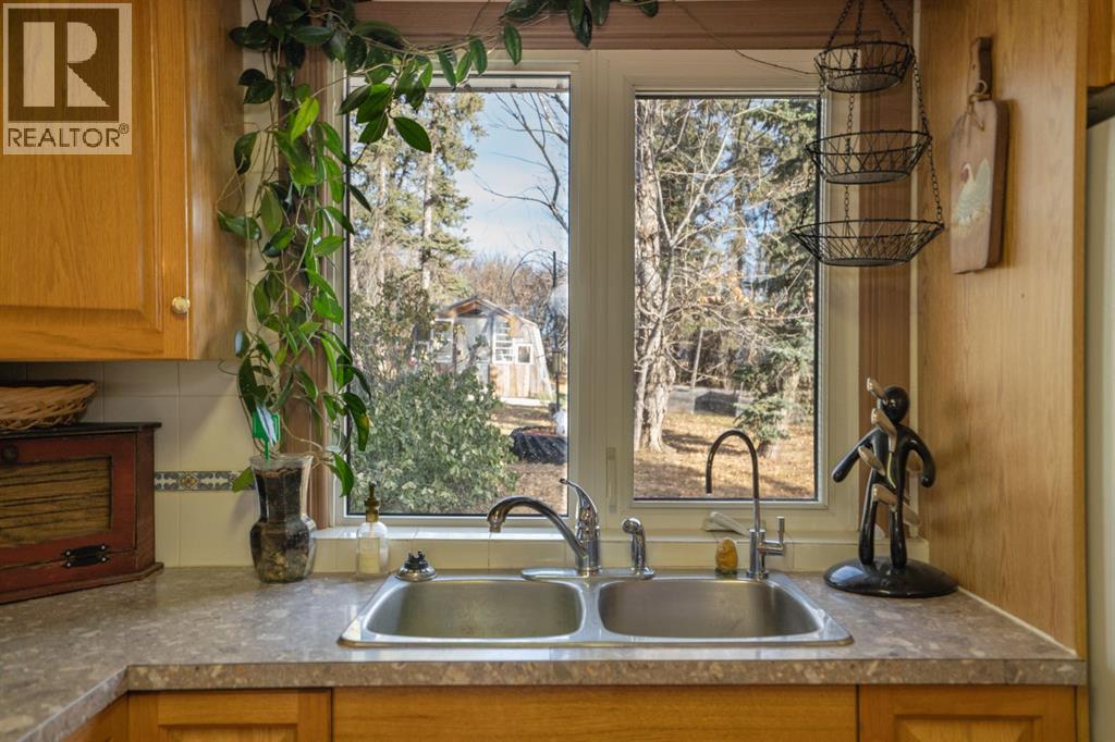 For sale: 440080 Range Road 260, Rural Ponoka County, Alberta T4J1R3 ...