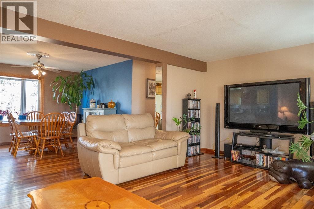 For sale: 440080 Range Road 260, Rural Ponoka County, Alberta T4J1R3 ...