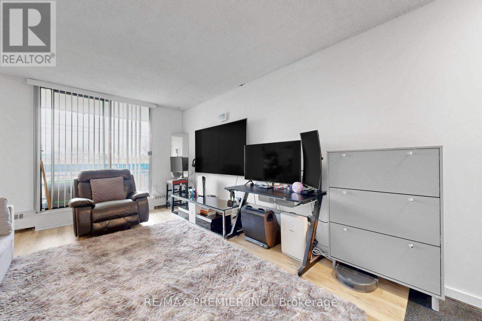 For sale: 428 - 4645 JANE STREET, Toronto (Black Creek), Ontario M3N2K9 ...