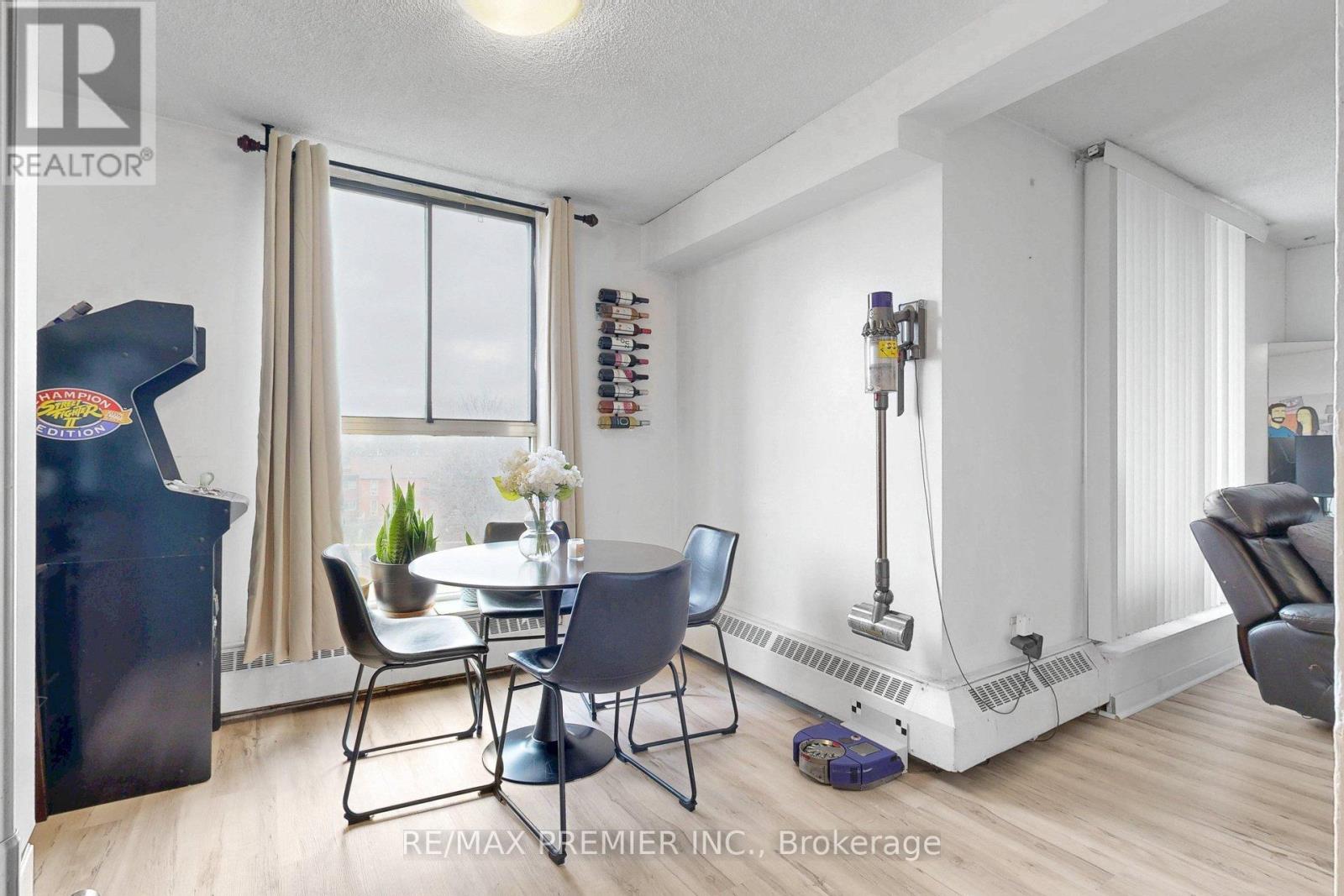 For sale: 428 - 4645 JANE STREET, Toronto (Black Creek), Ontario M3N2K9 ...