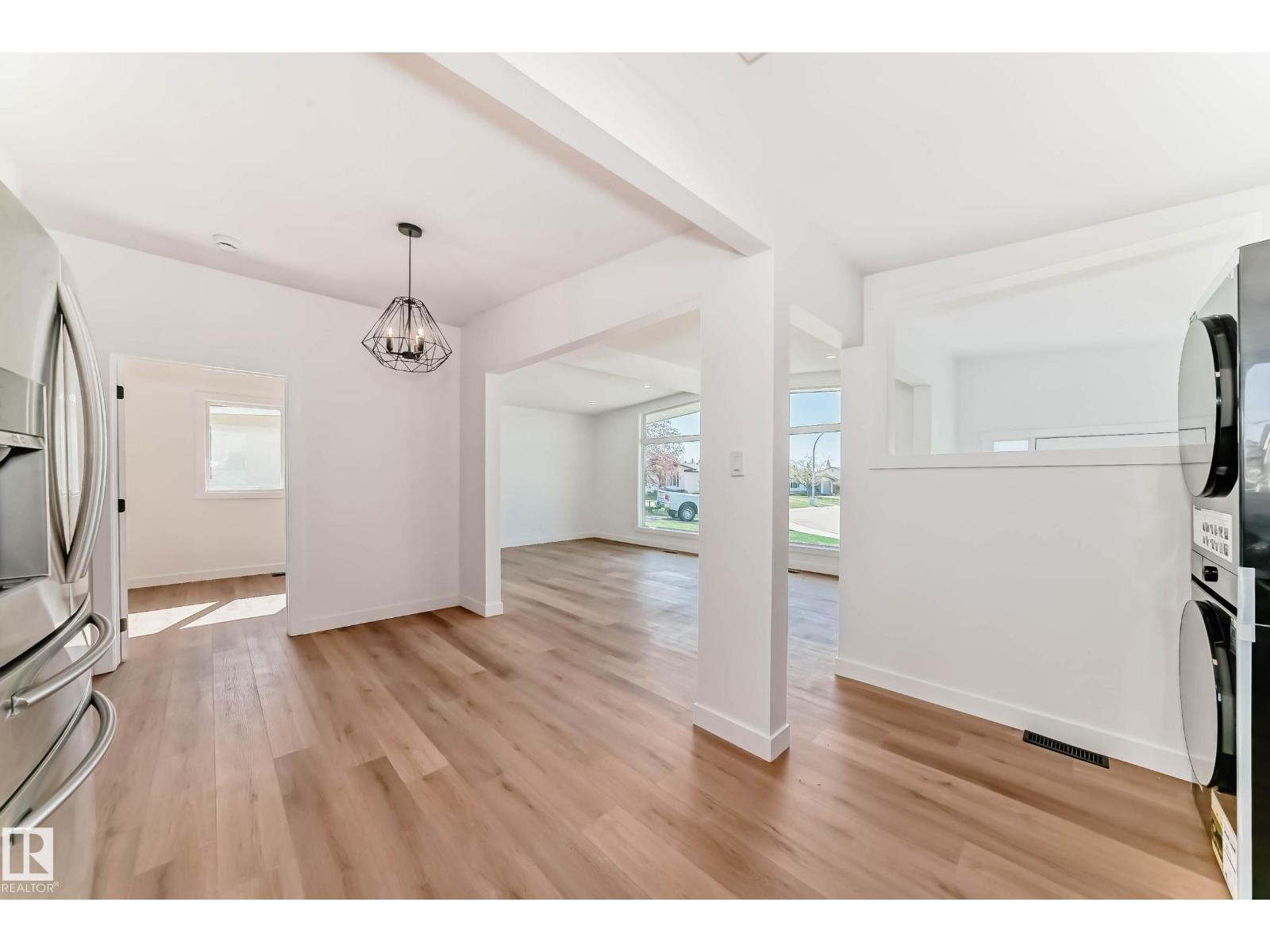 For sale: 7220 152a Ave NW, Edmonton, Alberta T5C2Z4 - E4478748 ...