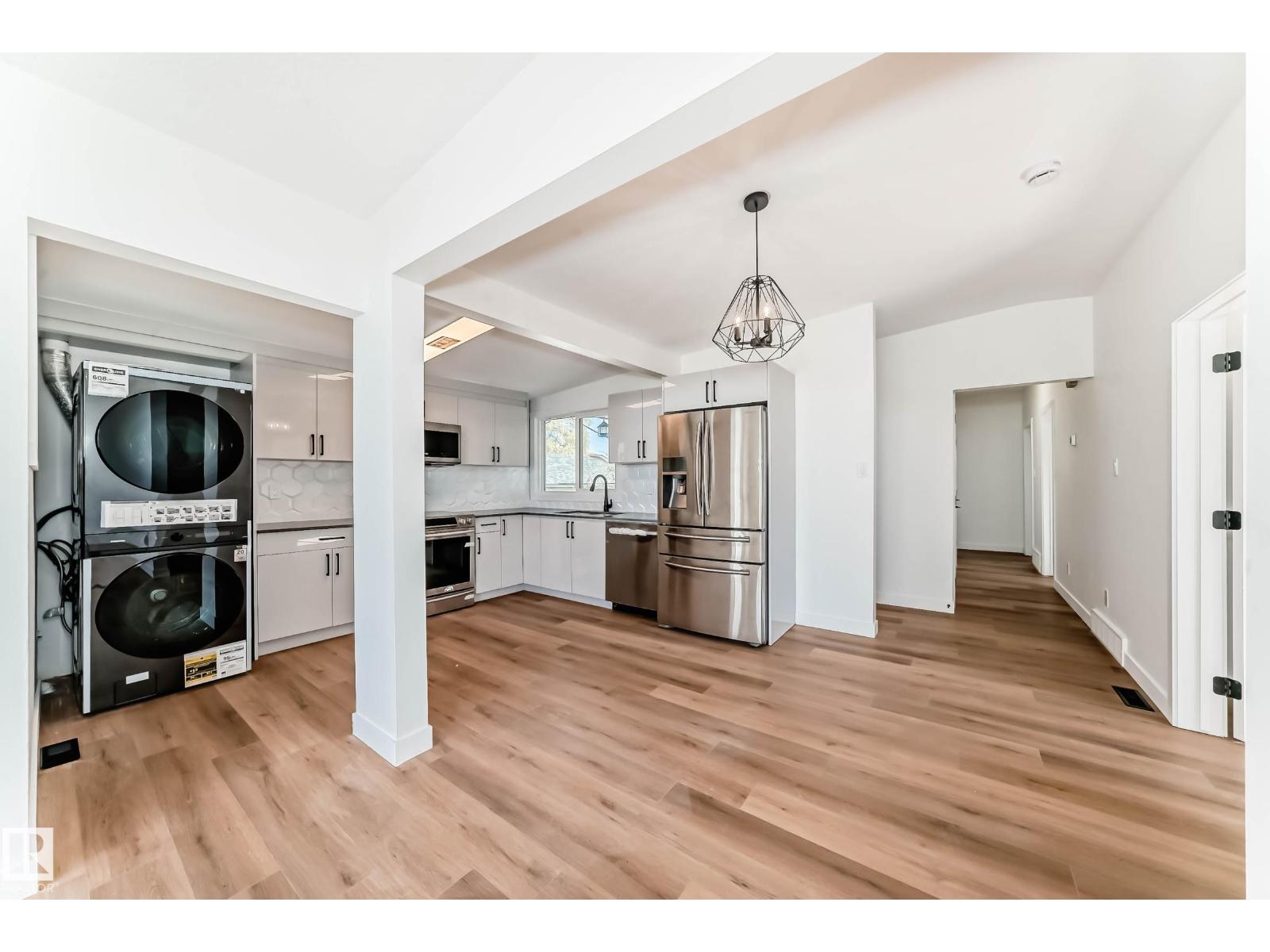 For sale: 7220 152a Ave NW, Edmonton, Alberta T5C2Z4 - E4478748 ...