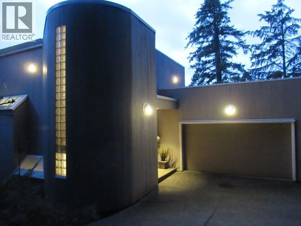 For sale: 8255 PASCO ROAD, West Vancouver, British Columbia V7W2T5 ...