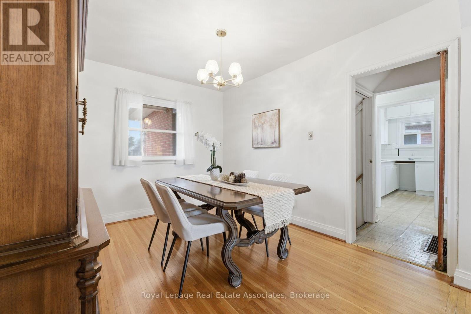 For sale: 68 GAIR DRIVE, Toronto (Alderwood), Ontario M8W4P8 ...