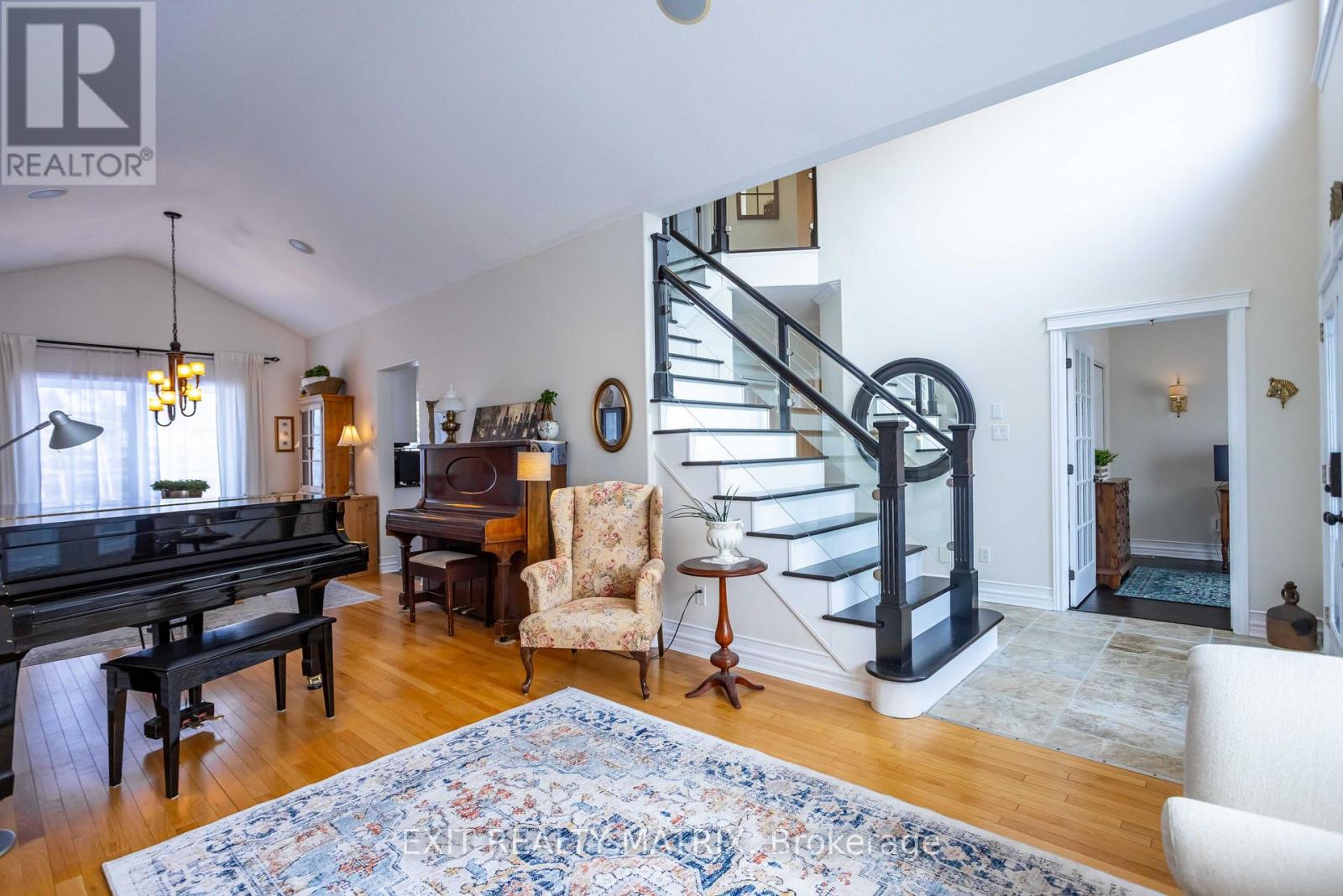 For sale: 48 DE LA RIVE DRIVE, Russell, Ontario K0A1W0 - X12920460 ...