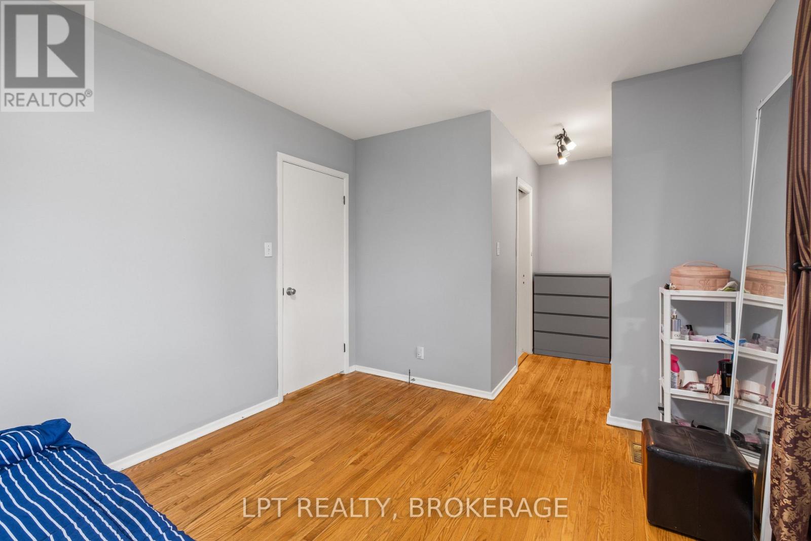 For sale: 14 HERCHMER CRESCENT, Kingston (Central City West), Ontario ...
