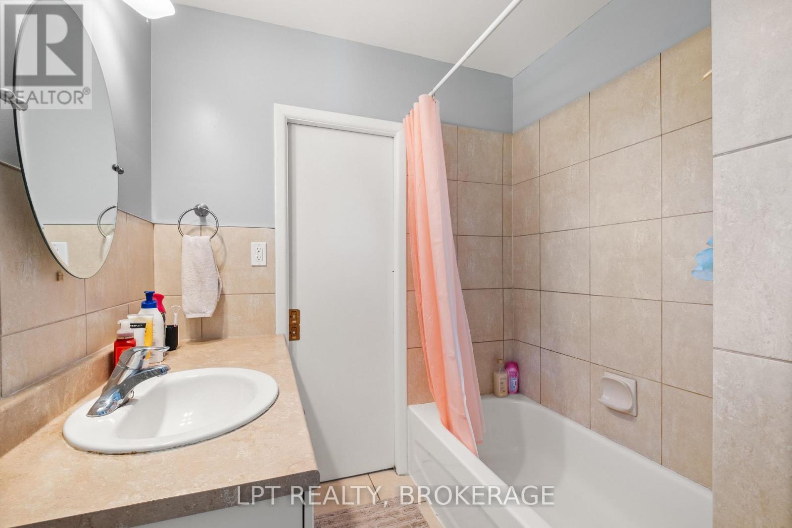 For sale: 14 HERCHMER CRESCENT, Kingston (Central City West), Ontario ...