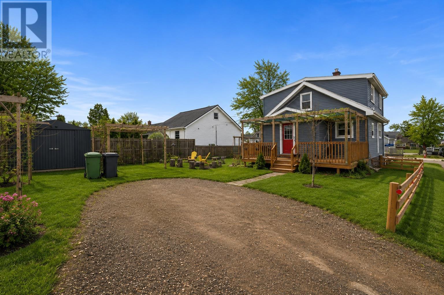 For sale: 413 Hawthorne Avenue, Summerside, Prince Edward Island C1N2E3 ...