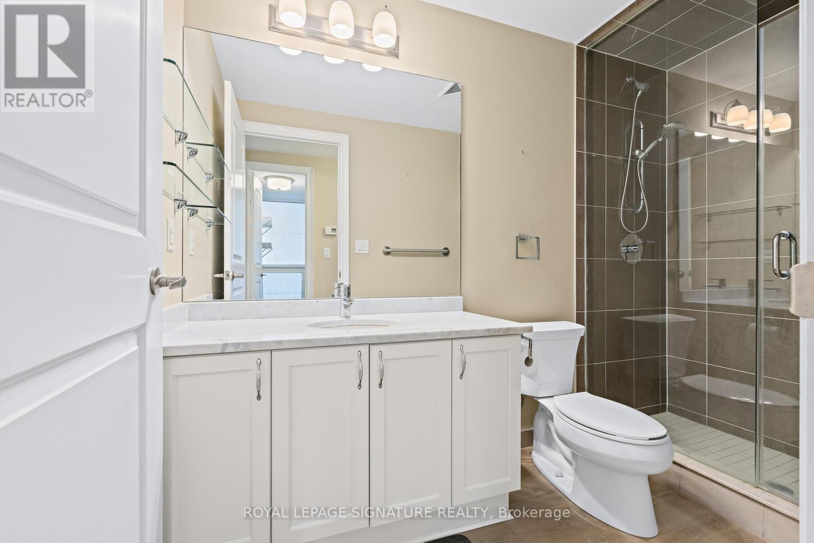 For sale: 220 - 2396 MAJOR MACKENZIE DRIVE W, Vaughan (Maple), Ontario ...