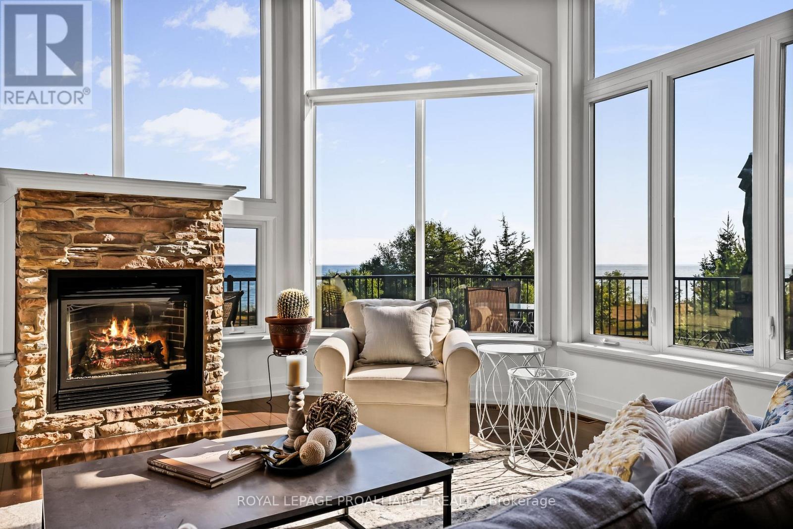 For sale: 263 LAKESHORE ROAD, Brighton, Ontario K0K1H0 - X12926904 ...