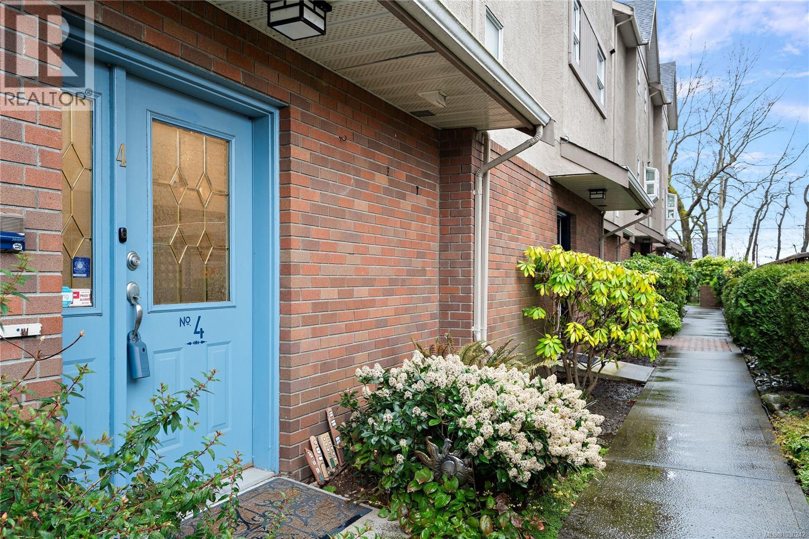For sale: 4 108 Dallas Rd, Victoria, British Columbia V8V1A3 - 1030242 ...