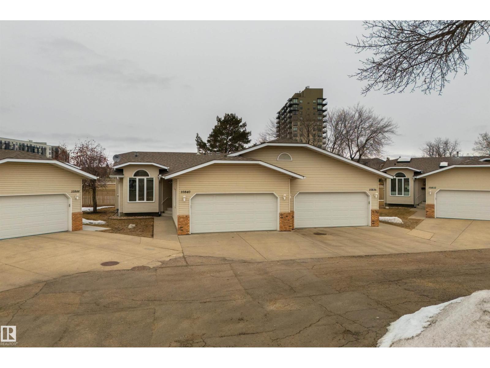 For sale: 10840 25 AV NW, Edmonton, Alberta T5J6N5 - E4479727 | REALTOR.ca
