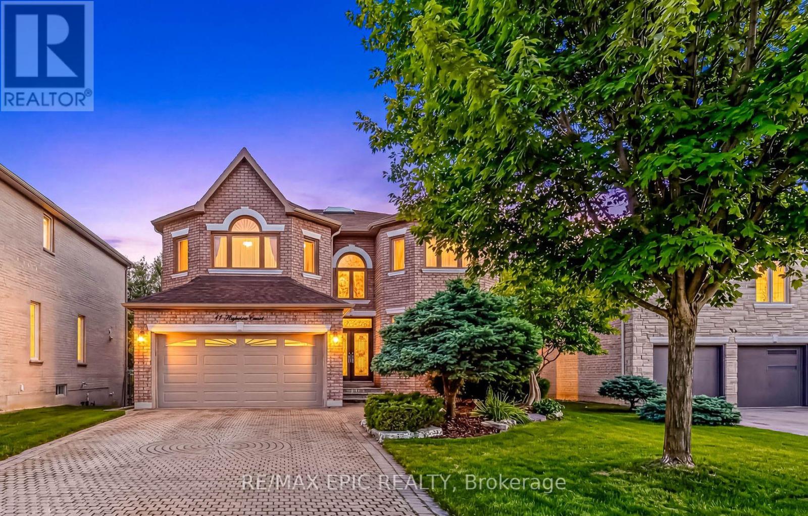 For sale: 11 PALACE COURT, Richmond Hill (Doncrest), Ontario L4B4C3 ...