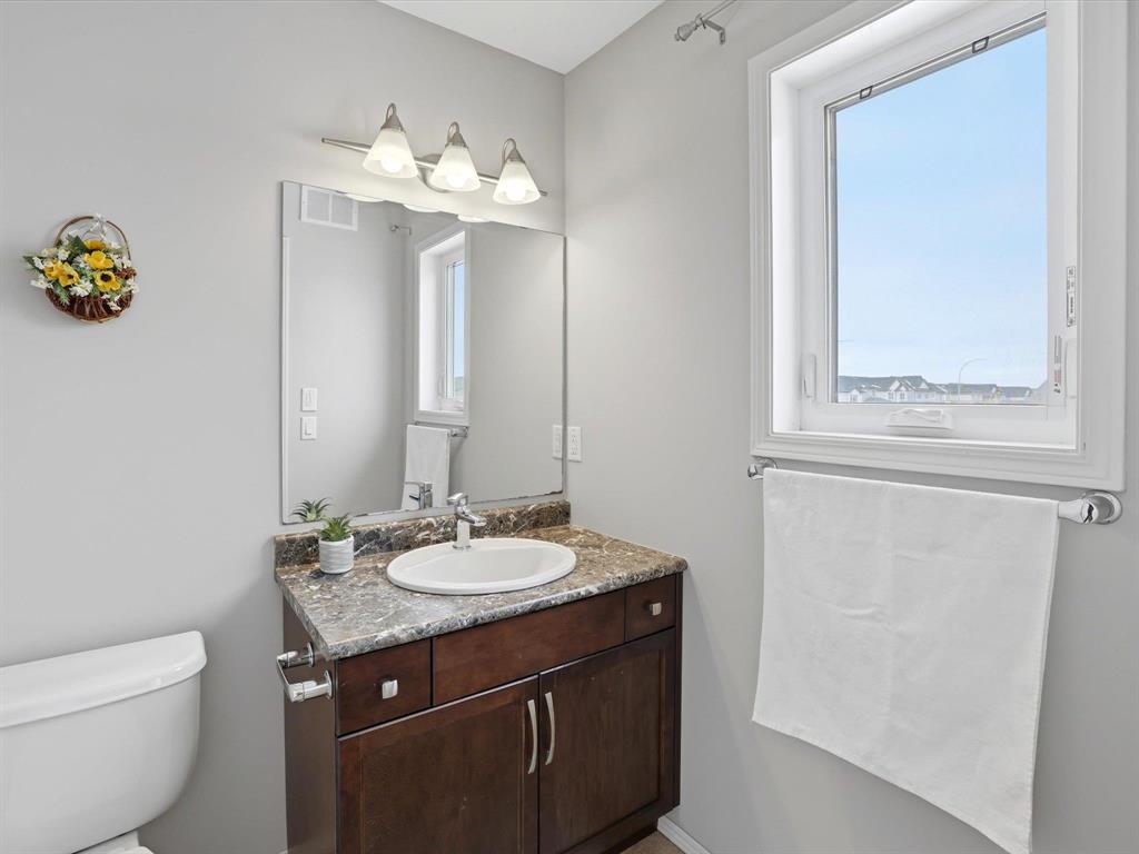 For sale: 368 Castlebury Meadows Drive, Winnipeg, Manitoba R2R2X5 ...