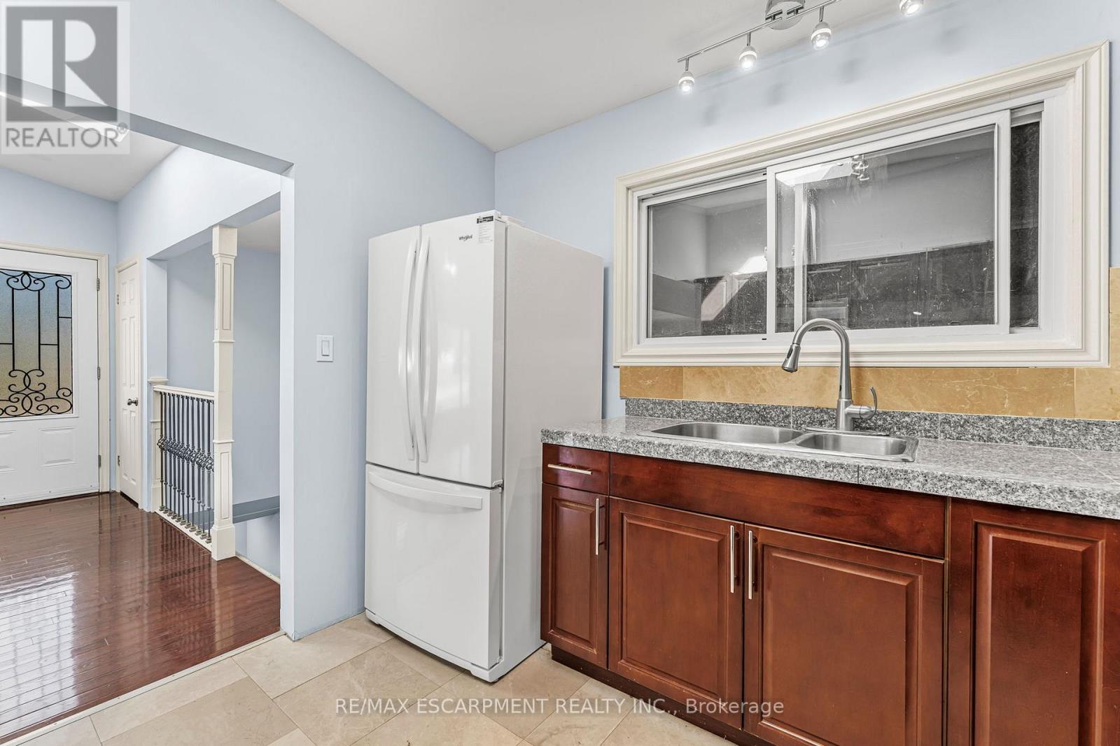 For sale: 6122 MAYFAIR DRIVE, Niagara Falls (Stamford), Ontario L0R2A0 ...