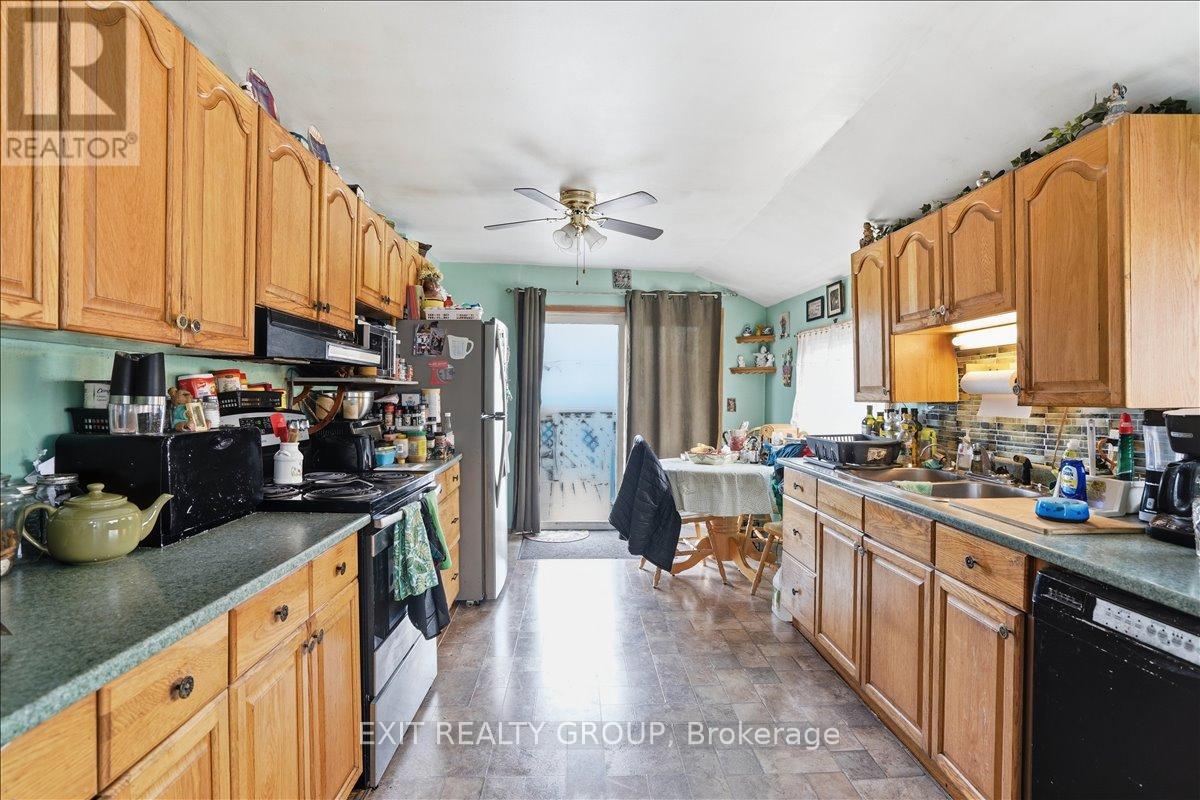 For sale: 11 CONSECON MAIN STREET, Prince Edward County (Hillier Ward ...