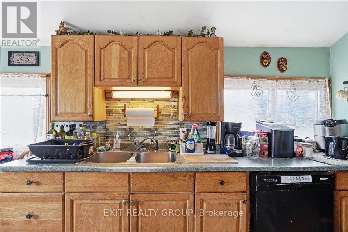 For sale: 11 CONSECON MAIN STREET, Prince Edward County (Hillier Ward ...
