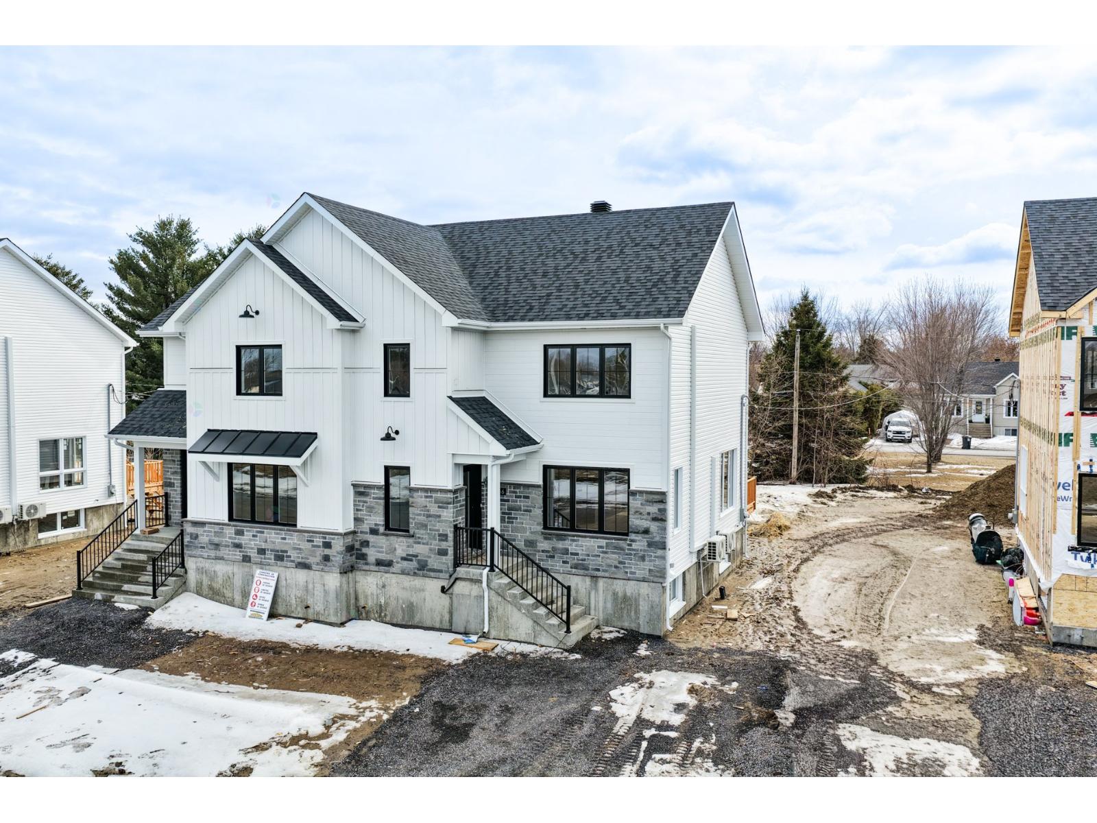 À vendre : 156 Rue Eugène-U.-Piché, Lanoraie, Québec J0K1E0 - 11181560 ...