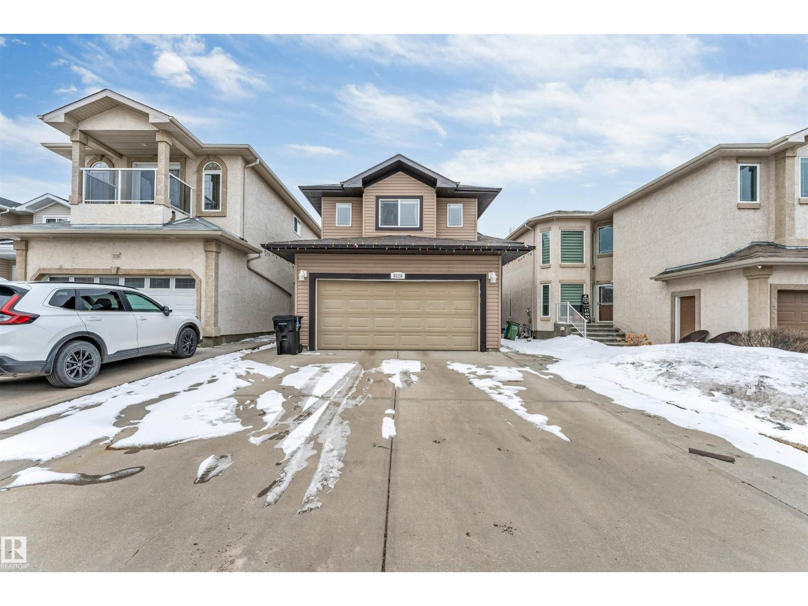 For sale: 3228 18 st NW, Edmonton, Alberta T6T0H2 - E4480426 | REALTOR.ca