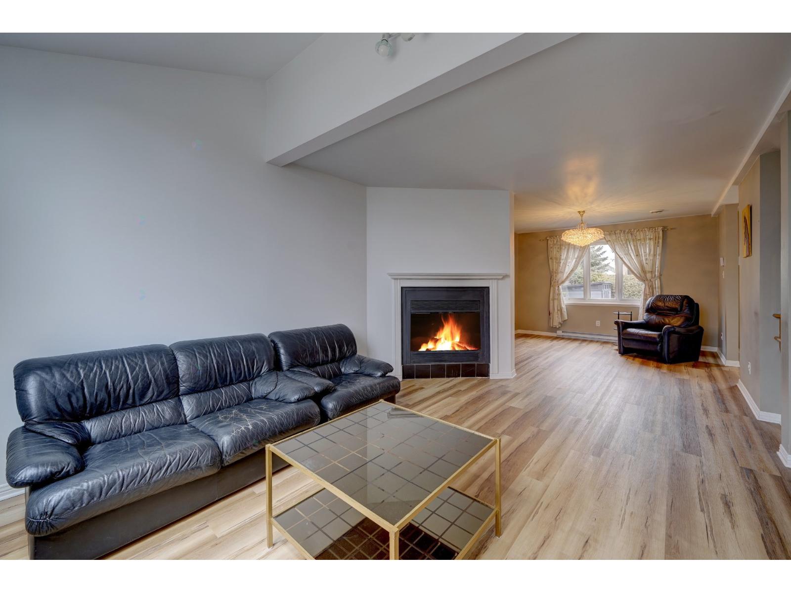 For sale: 3740 Rue Ontario, Brossard, Quebec J4Y3A2 - 11654369 | REALTOR.ca