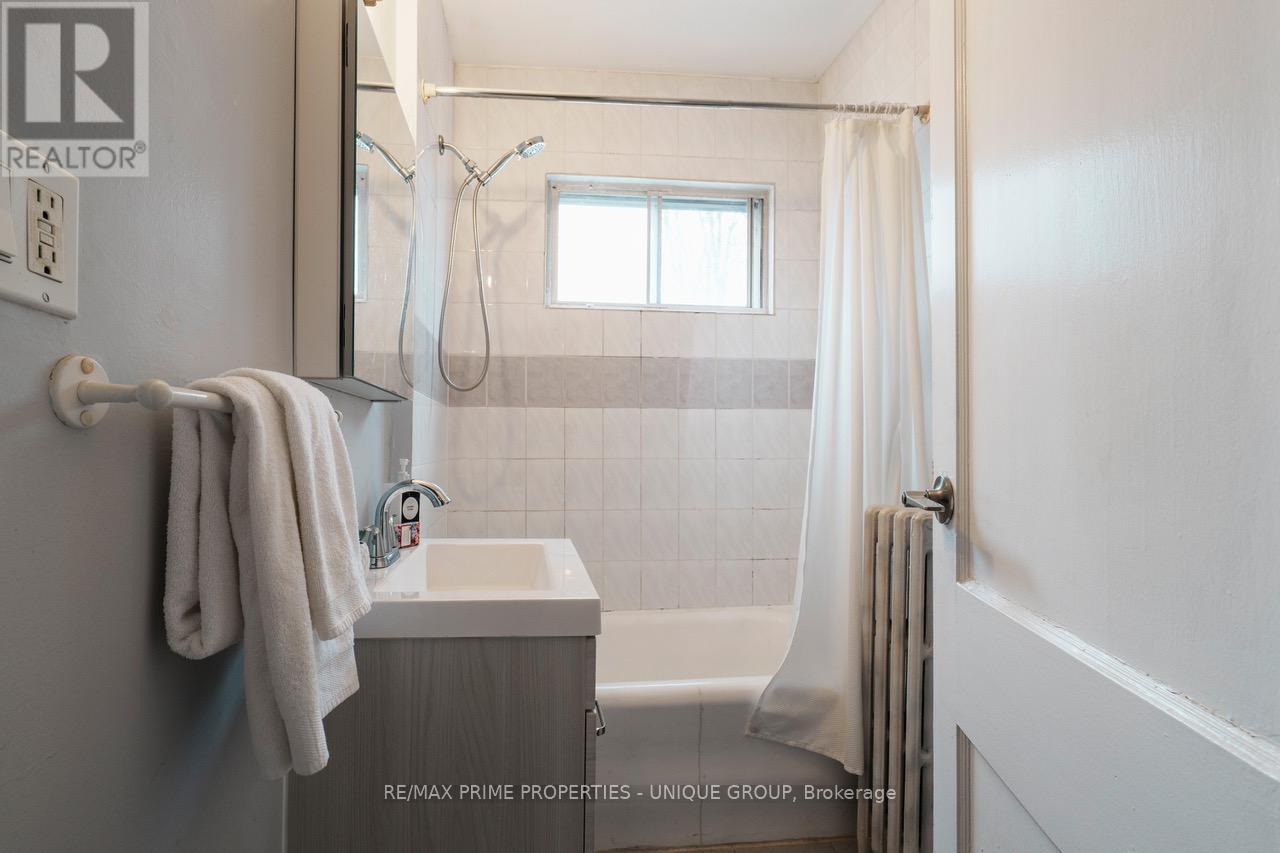 For sale: 1-3 BONFIELD AVENUE, Toronto (The Beaches), Ontario M4E1B9 ...