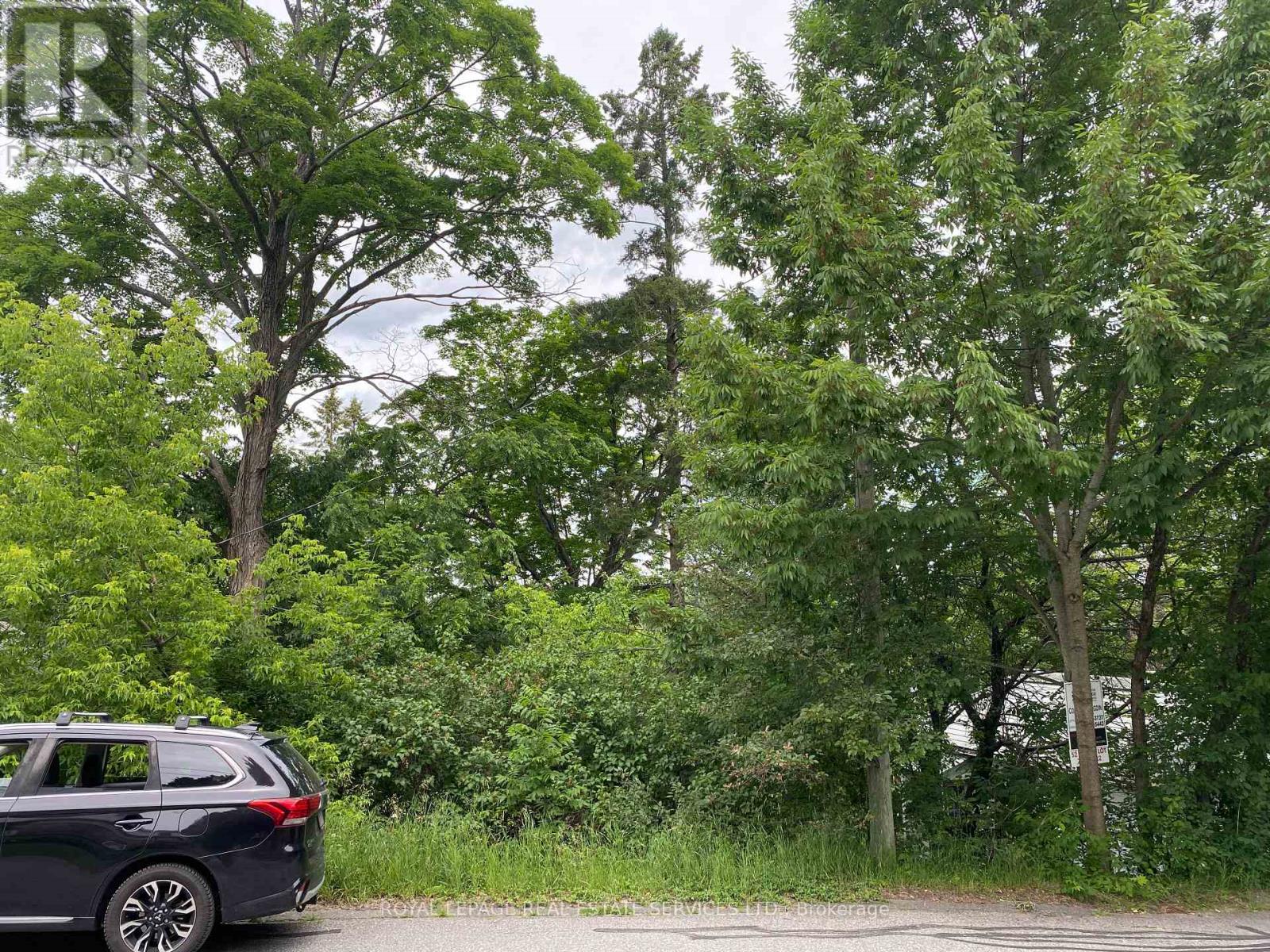 For sale: 16 CORA STREET E, Huntsville (Chaffey), Ontario P1H1P6 ...