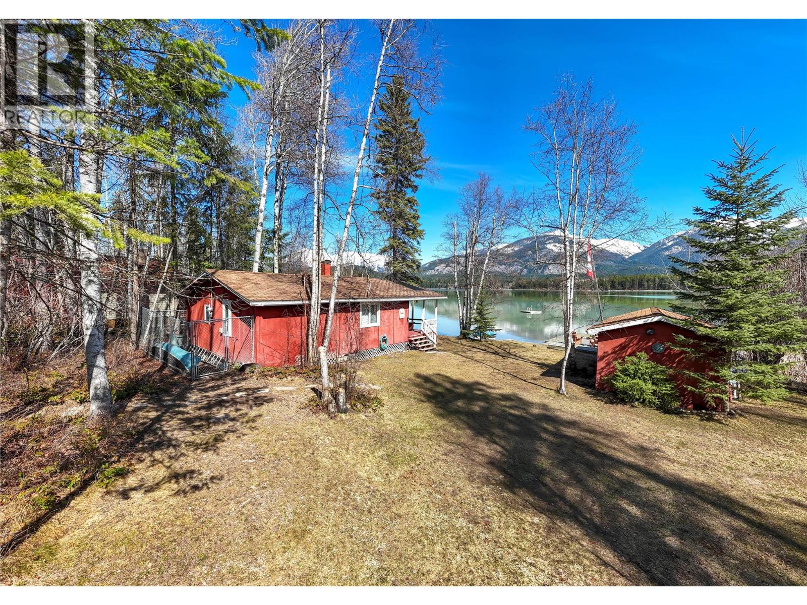 For sale: 1415 Tie Lake Shore S Road, Jaffray, British Columbia V0B1T0 ...