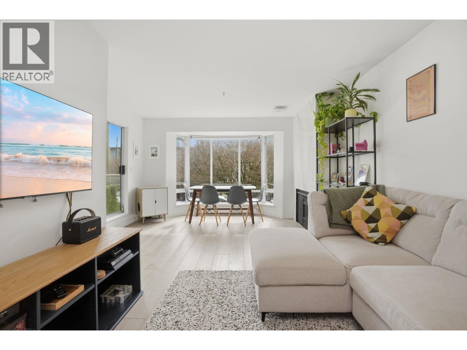 For sale: 202 2195 W 5TH AVENUE, Vancouver, British Columbia V6K1S1 ...