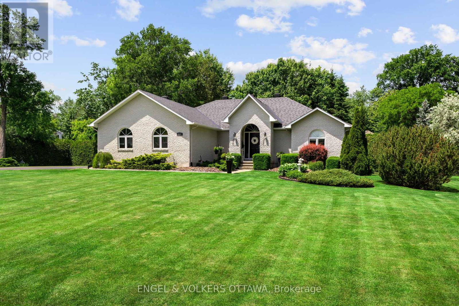 For sale: 1591 STEPHANIE ANNE DRIVE, Ottawa, Ontario K4P1M8 - X12763486 ...