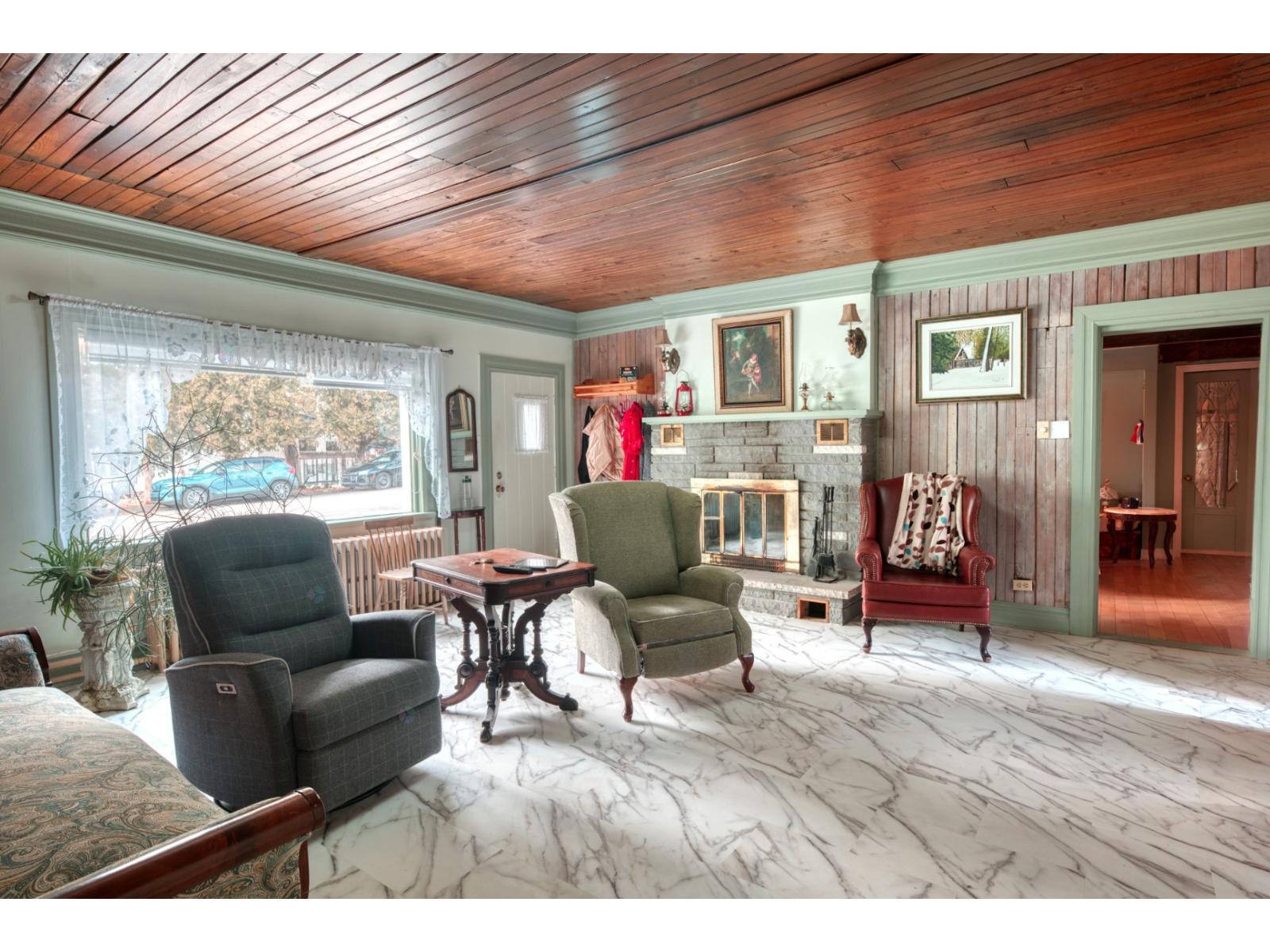 À vendre : 170 Rue Joseph-Lucien-Malo, Papineauville, Québec J0V1R0 ...