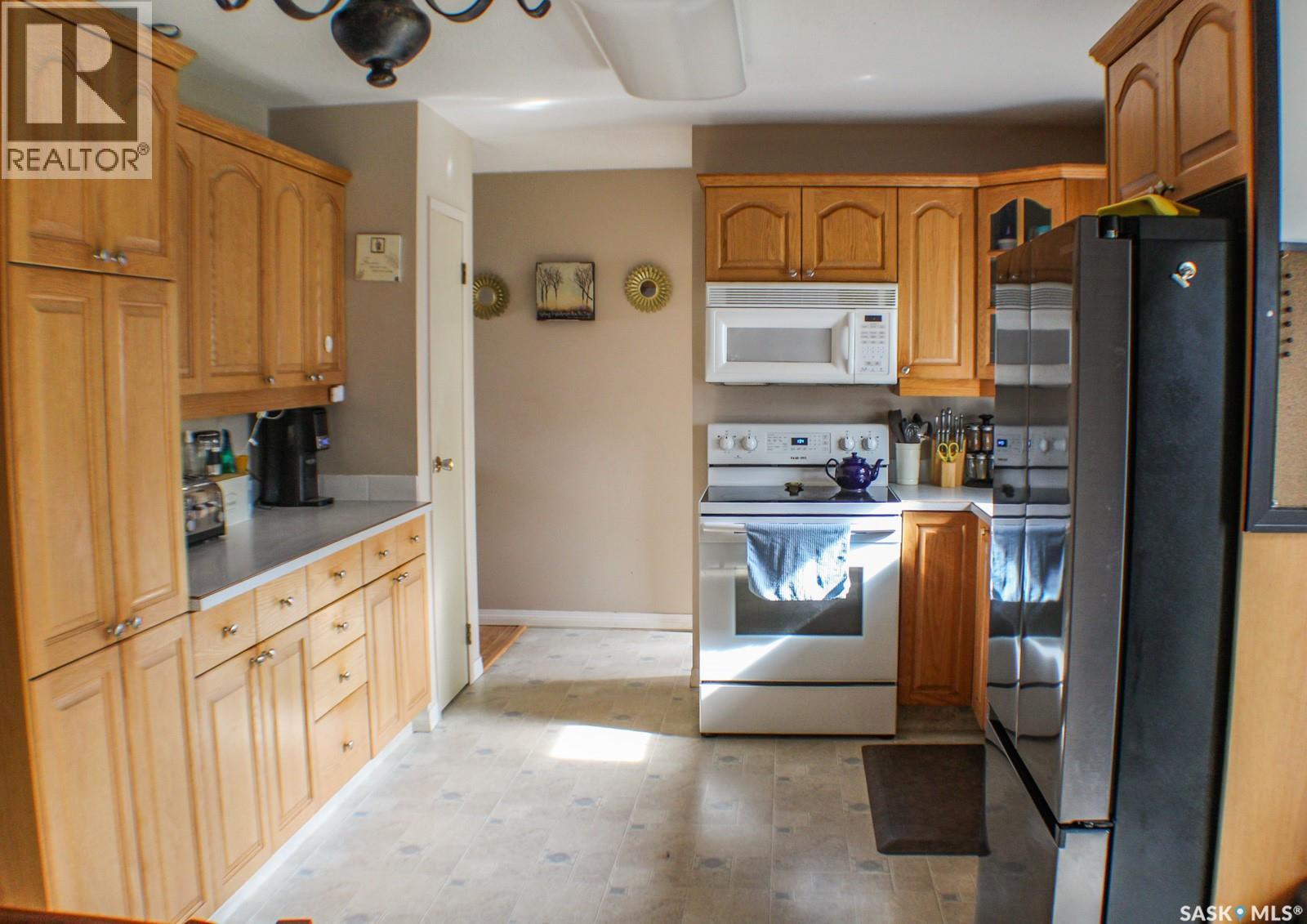 For sale: 305 Churchill DRIVE, Melfort, Saskatchewan S0E1A0 - SK032812 ...