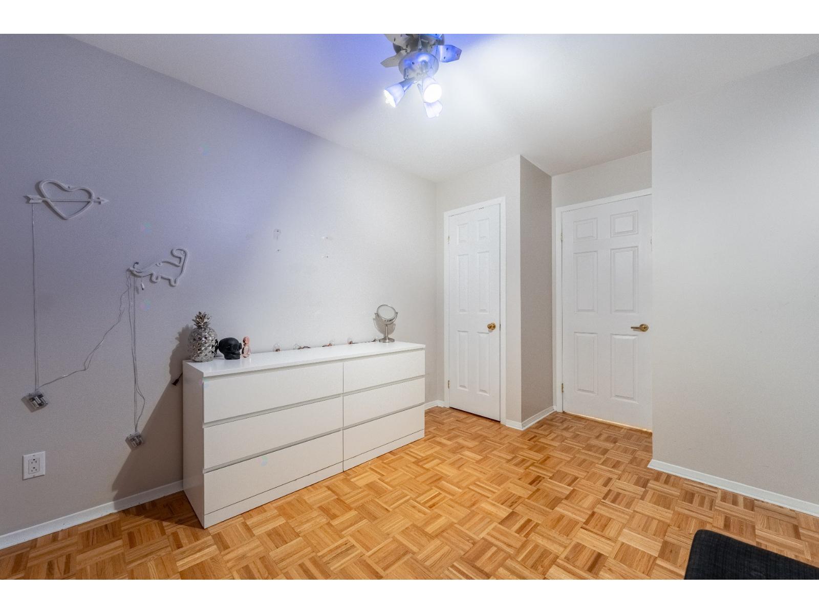 For sale: 972 Rue Montgolfier, Laval (Chomedey), Quebec H7W4Z2 ...