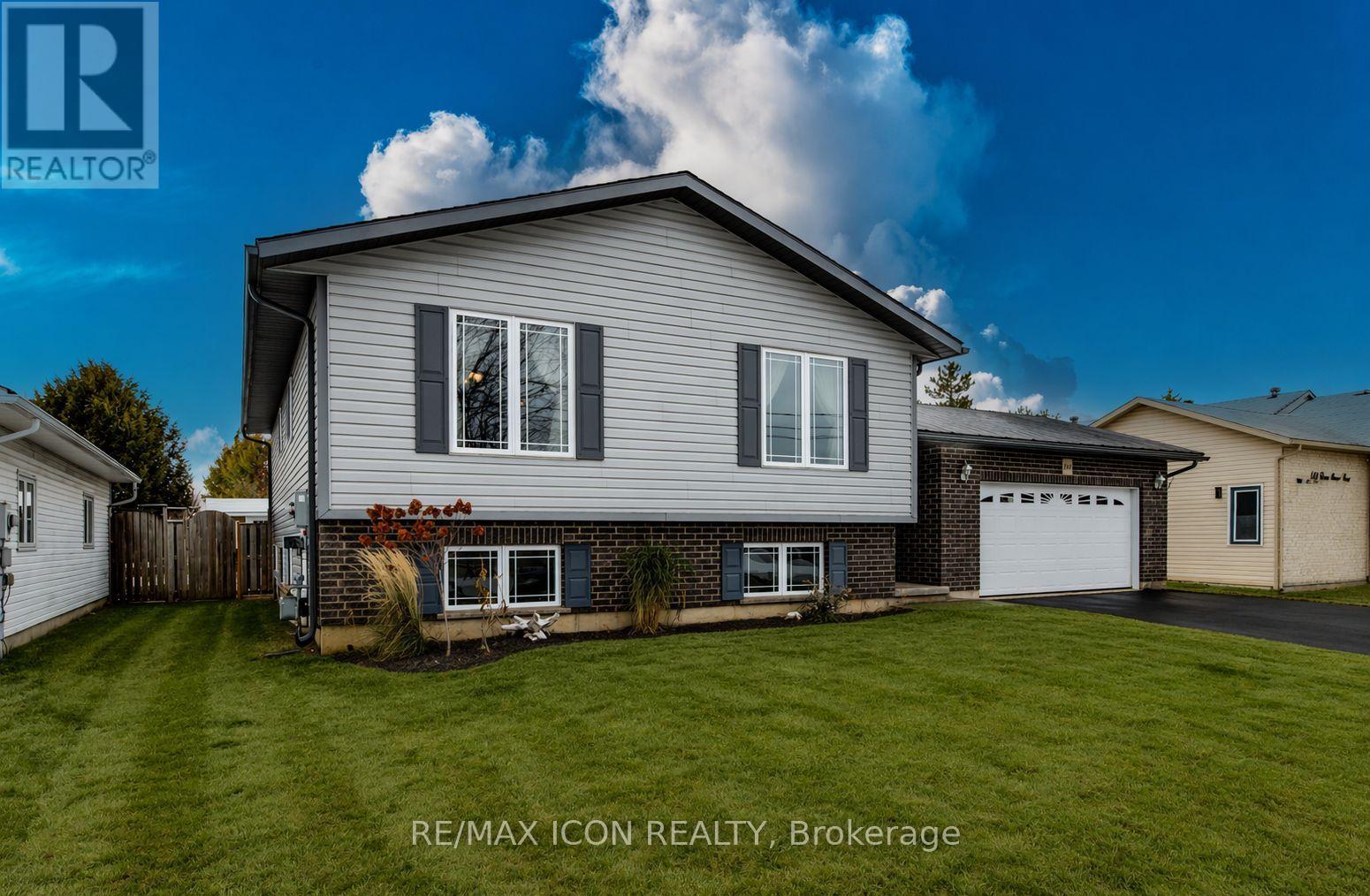 For sale: 460 KING STREET E, Wellington North (Mount Forest), Ontario ...