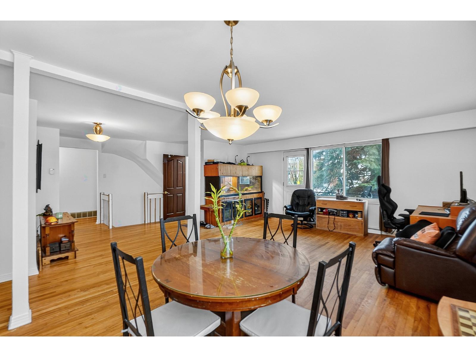 For sale: 1022-1024 Boul. Élisabeth, Laval (Chomedey), Quebec H7W3J6 ...