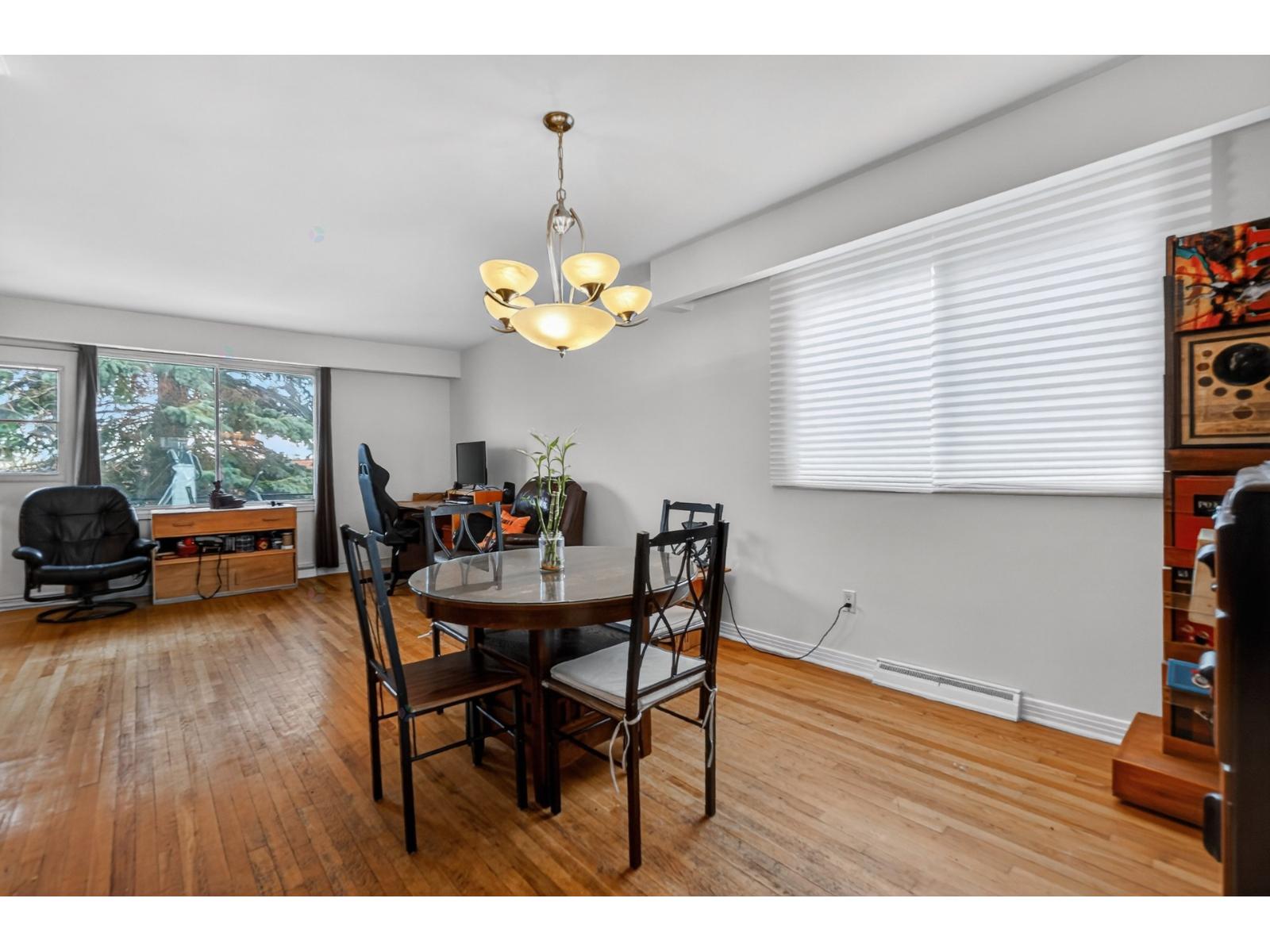 For sale: 1022-1024 Boul. Élisabeth, Laval (Chomedey), Quebec H7W3J6 ...