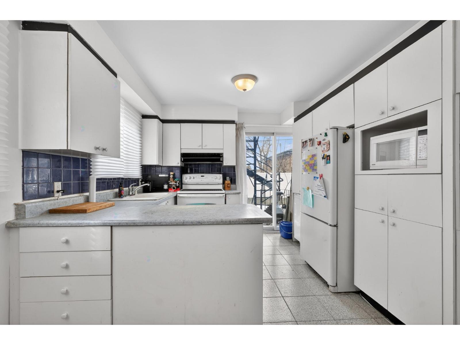 For sale: 1022-1024 Boul. Élisabeth, Laval (Chomedey), Quebec H7W3J6 ...