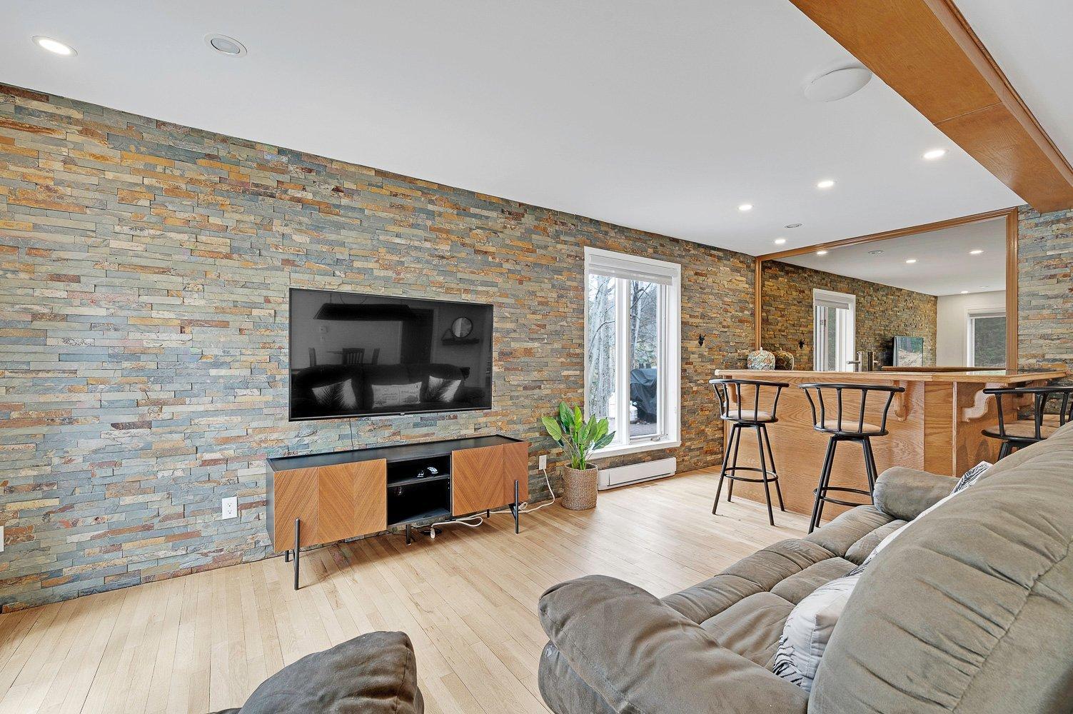 For sale: 48 Ch. du Geai-Bleu, Saint-Sauveur, Quebec J0R1R1 - 27308150 ...