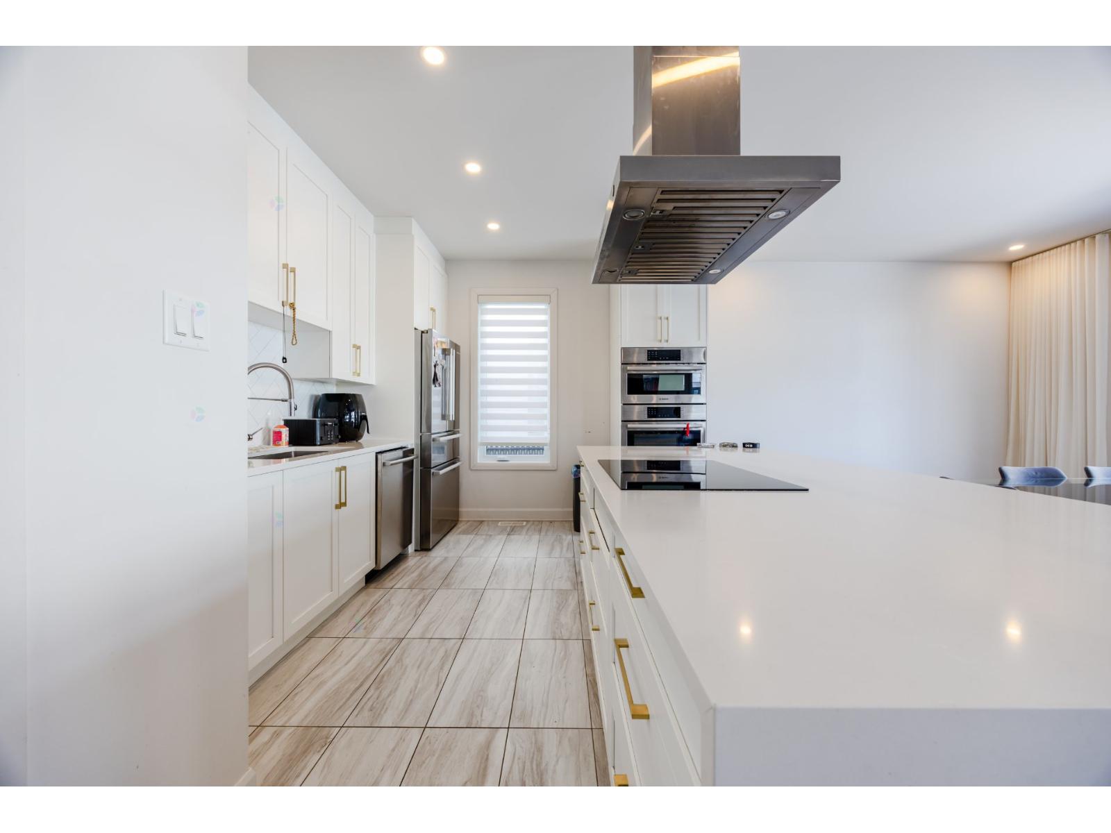 For sale: 1153 Rue Claude-Martineau, Laval (Chomedey), Quebec H7W0K6 ...