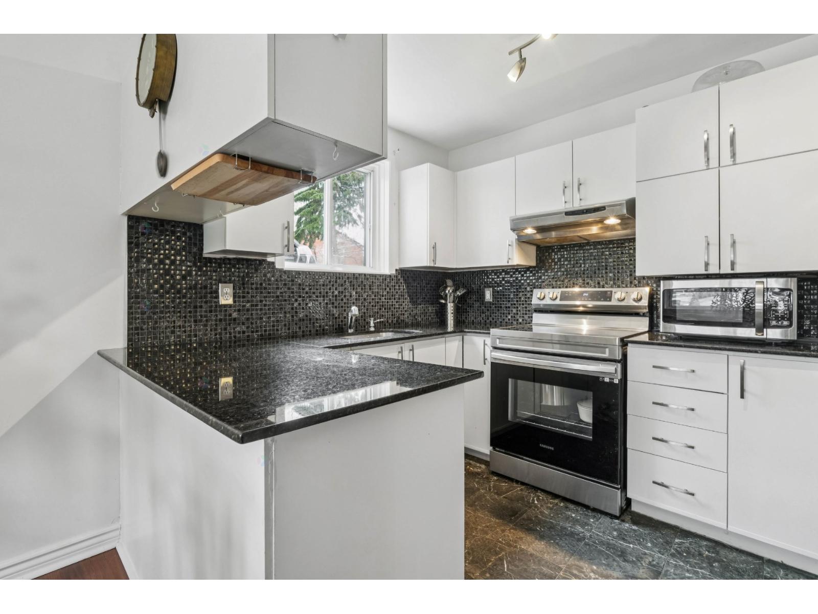 For sale: 3550 Boul. Notre-Dame, #101, Laval (Chomedey), Quebec H7V3Z7 ...