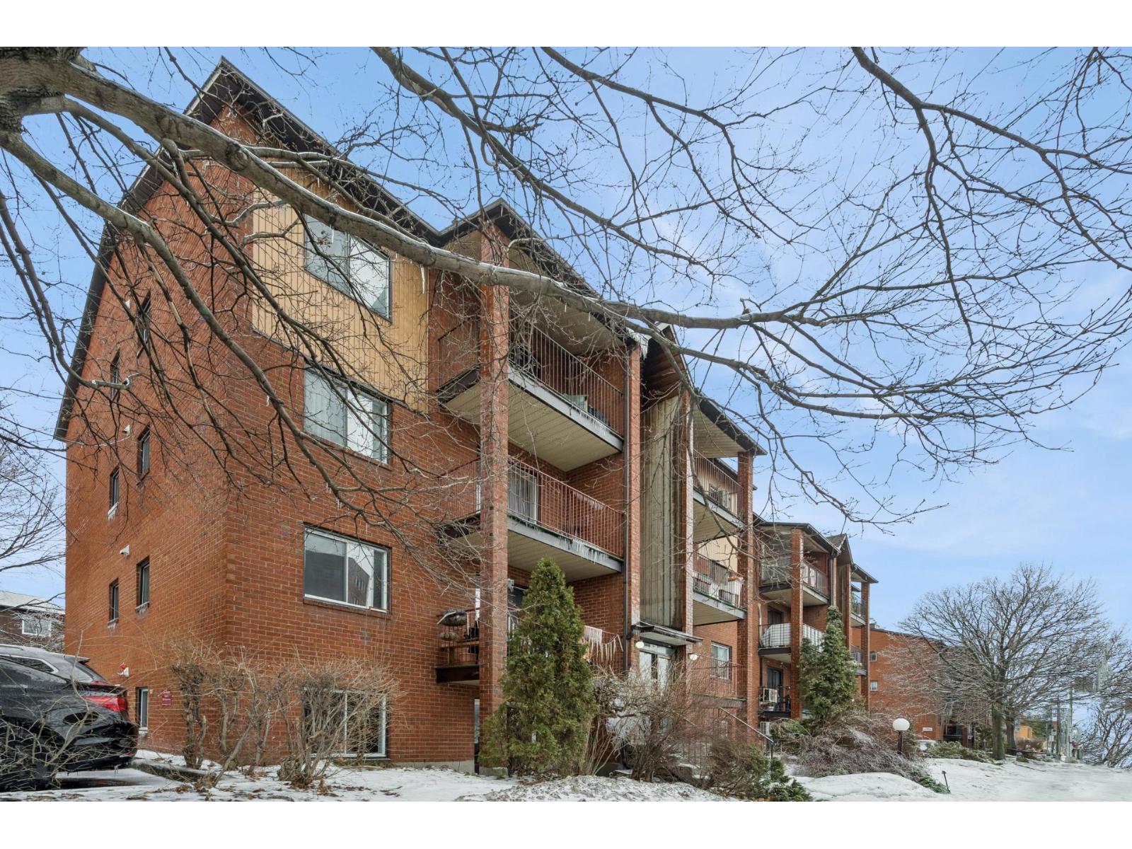 For sale: 3550 Boul. Notre-Dame, #101, Laval (Chomedey), Quebec H7V3Z7 ...