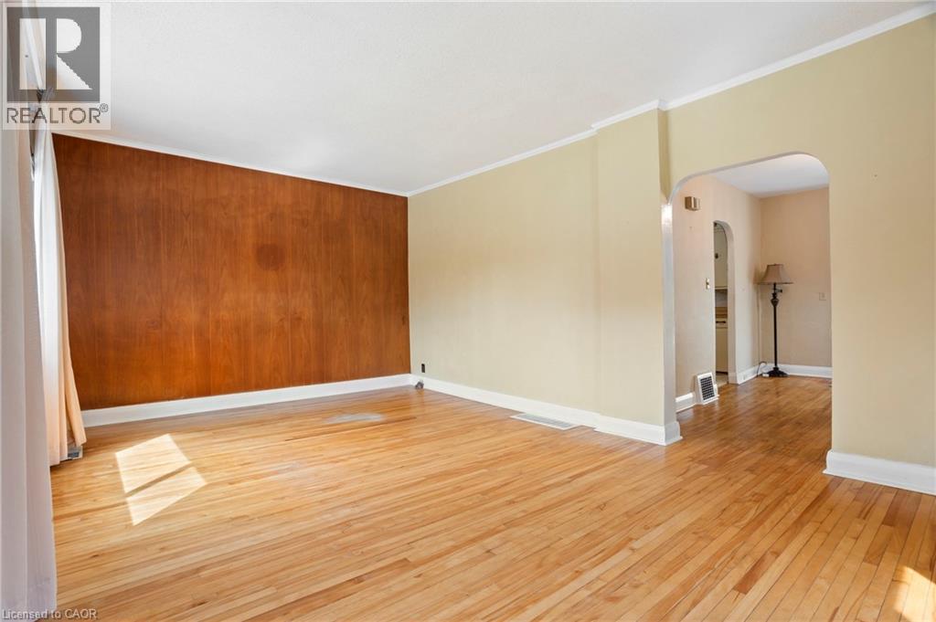 194 MOORE Avenue S, Waterloo, Ontario N2J1X8 | REALTOR.ca