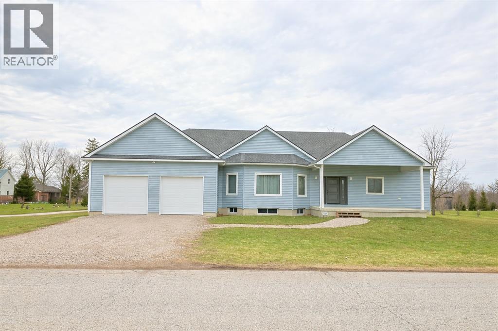 For sale: 3167 Broadway STREET, Brooke-Alvinston, Ontario N0N1A0 ...