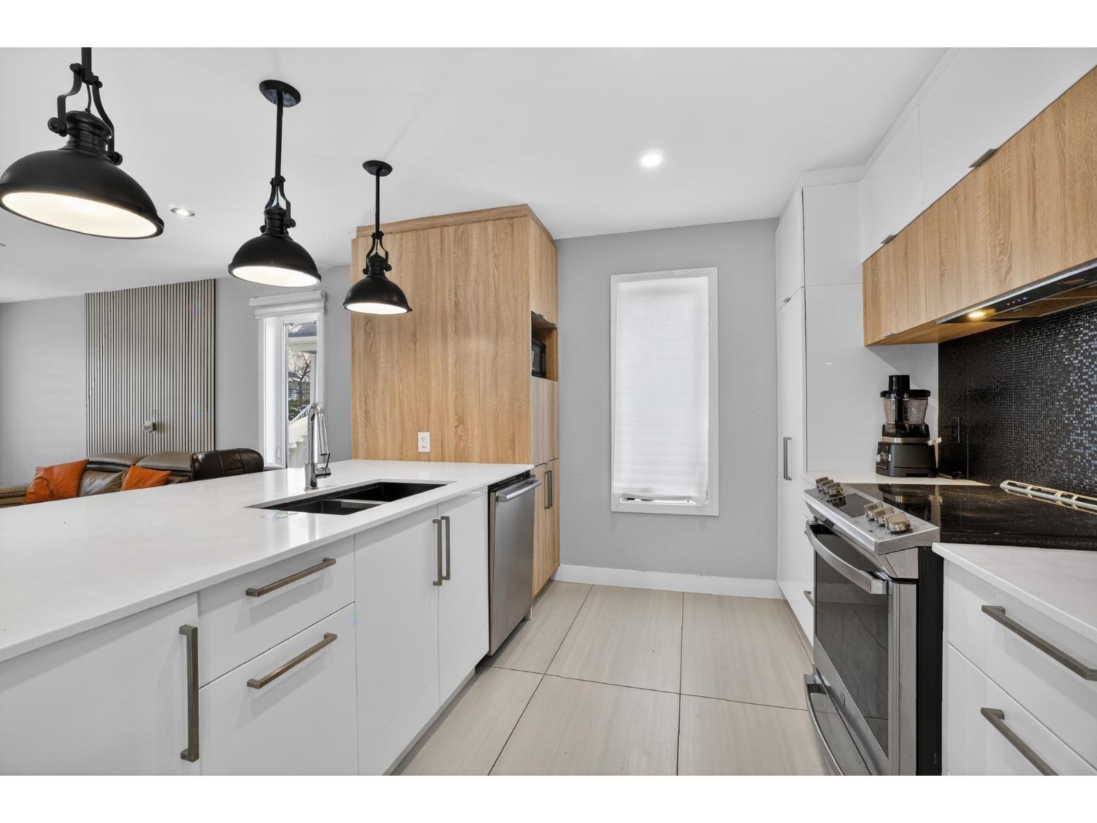À vendre : 6506 Rue Valade, Laval (Sainte-Rose), Québec H7L4L4 ...