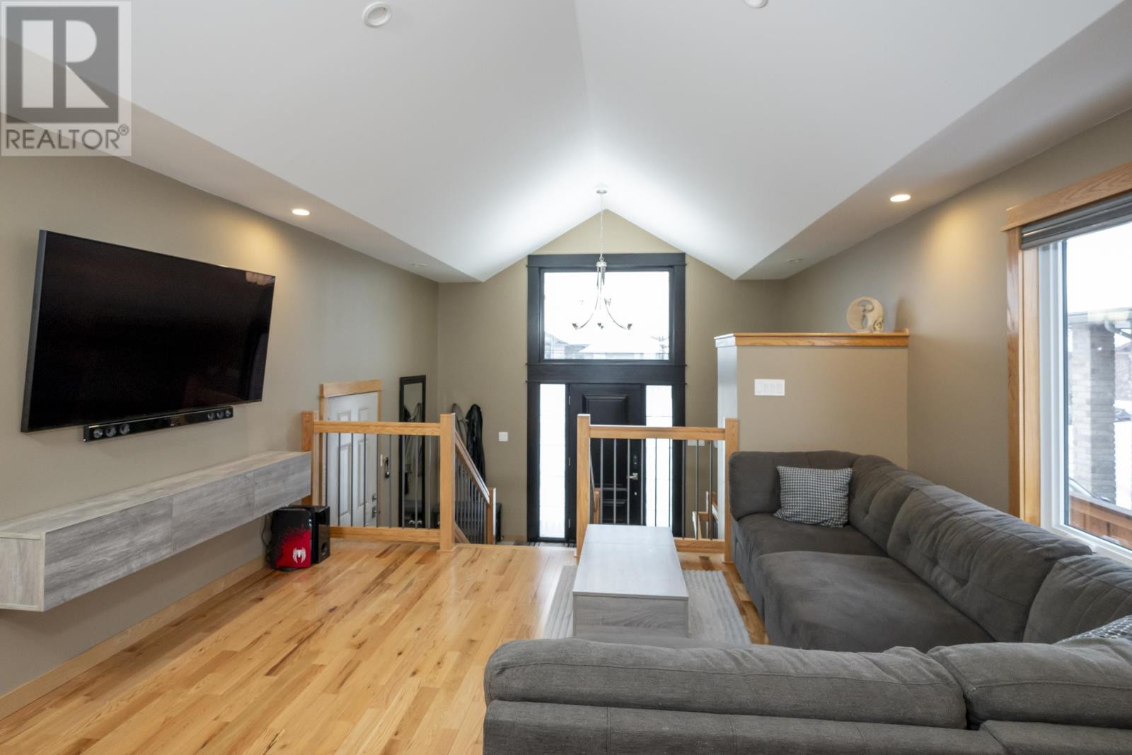 For sale: 333 Ruby CRES, Thunder Bay, Ontario P7G2S9 - TB2600748 ...