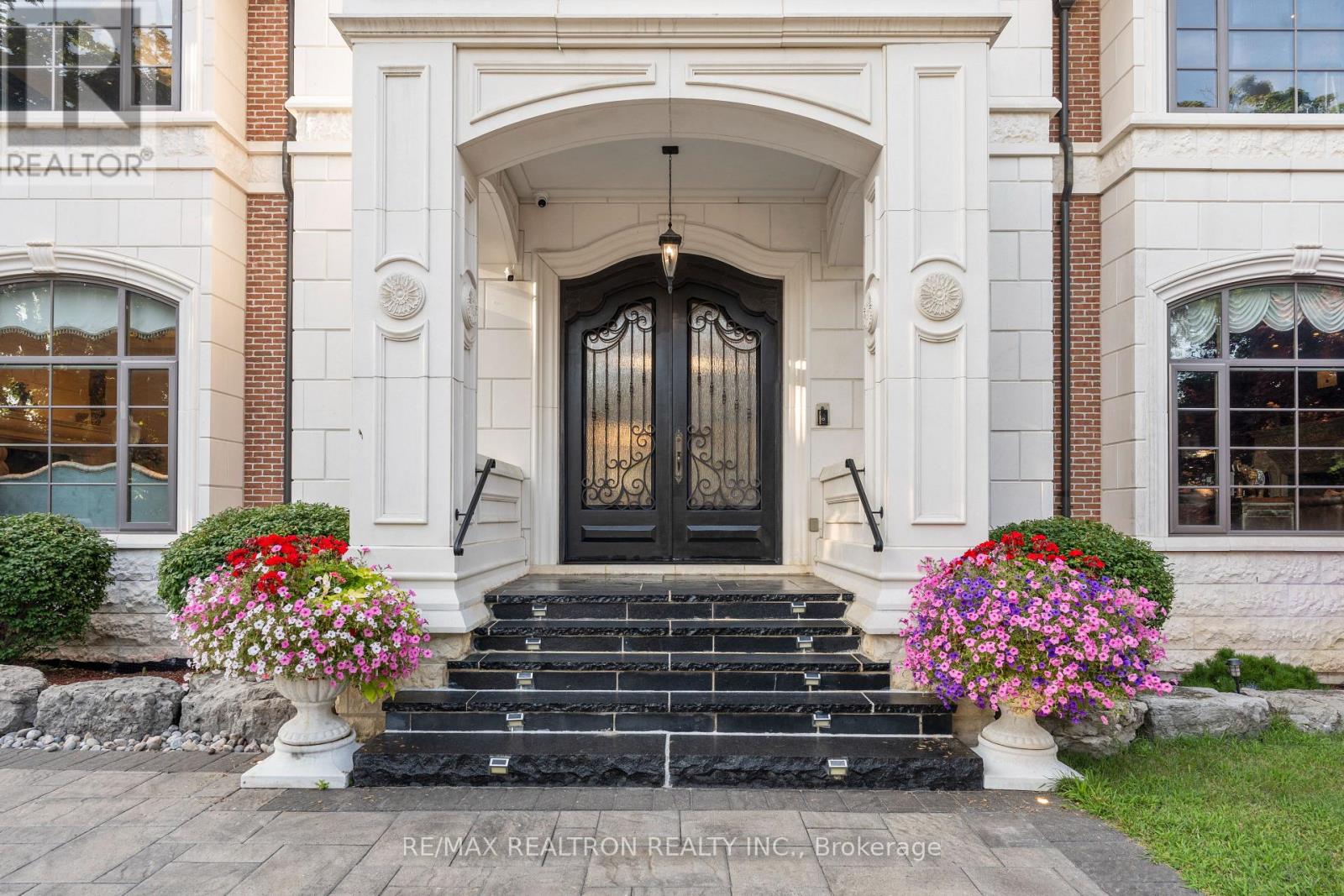 For sale: 20 BRYSON DRIVE, Richmond Hill (South Richvale), Ontario ...