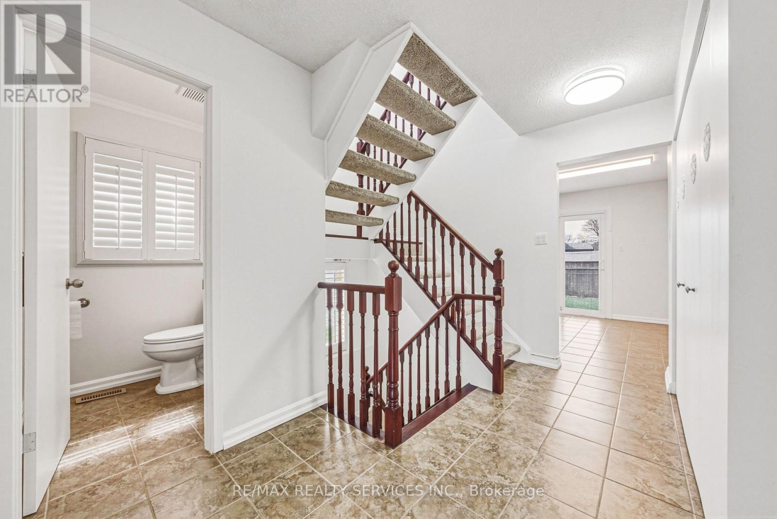For sale: 4 MOUNT FOREST DRIVE, Brampton (Heart Lake West), Ontario ...